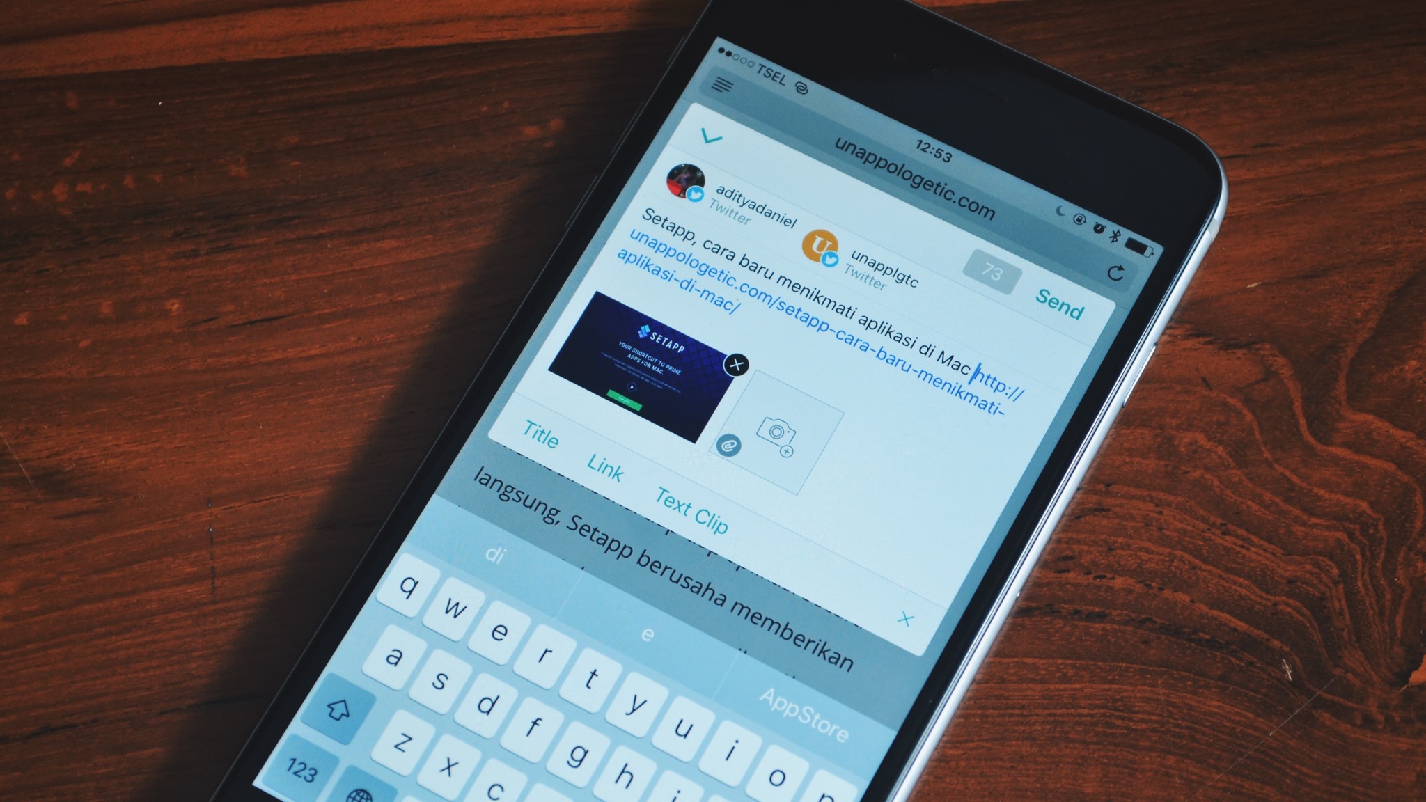 Linky, aplikasi yang mempermudah berbagi status ke Twitter dan Facebook ...